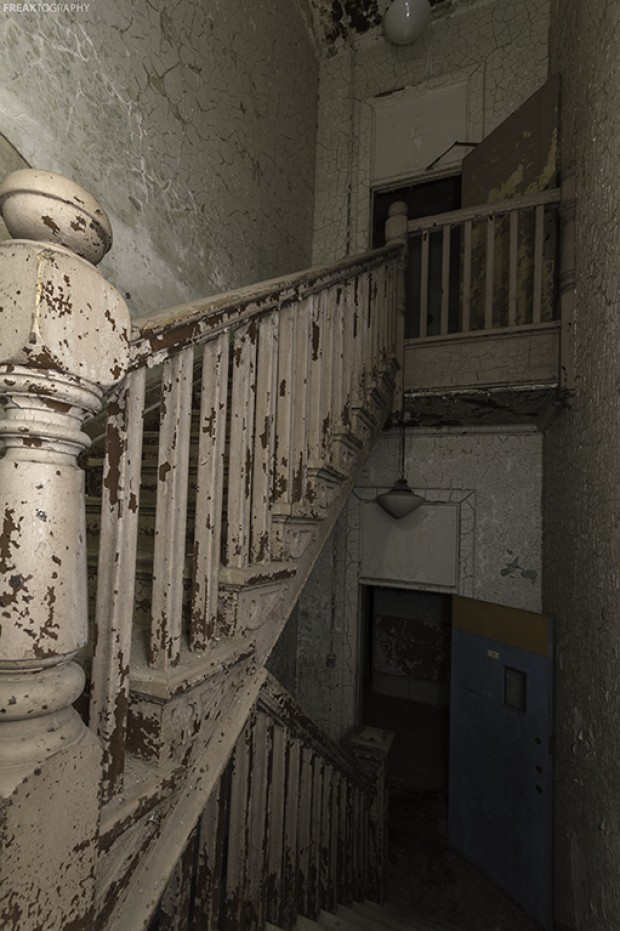 Exploring the Abandoned London Asylum for the Insane