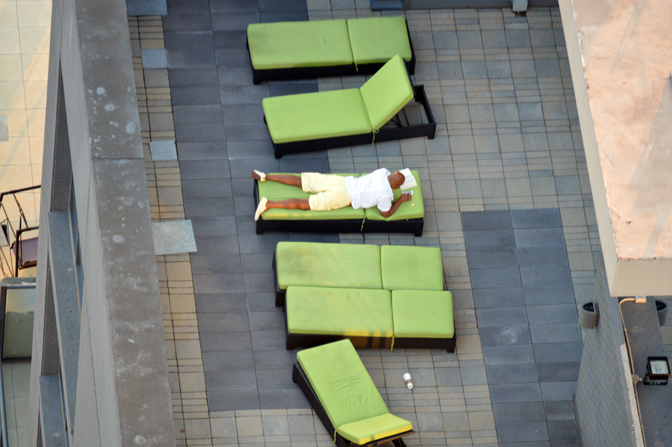 Rooftopping Photography | Freaktography | Urban Exploring