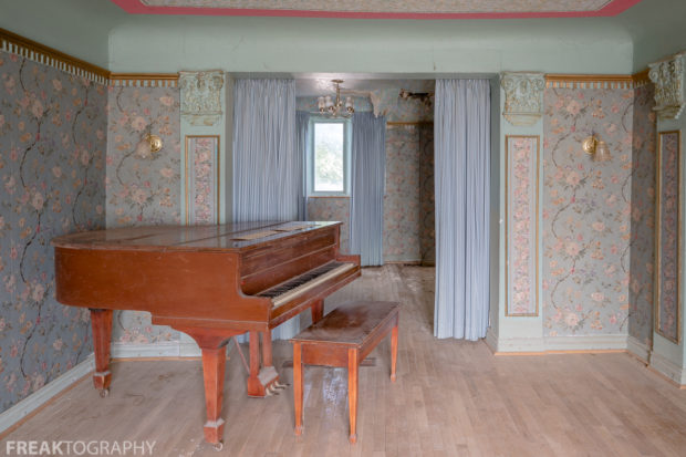 Toronto's Weirdest House | Toronto Castle House | Unique Homes ...