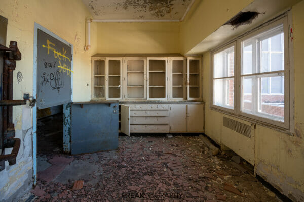 Terrence Tower at Abandoned Rochester Psychiatric Hospital | FREAKTOGRAPHY