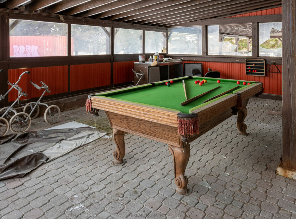 ABANDONED Golf Course Country Club Irish Pub