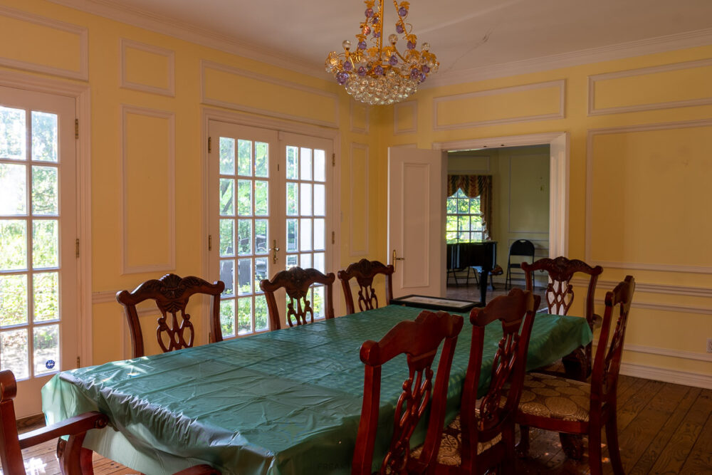 Two Million Dollar Squatters Abandoned Mansion | FREAKTOGRAPHY