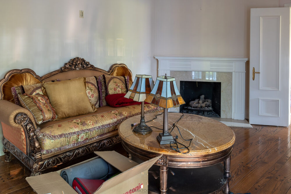 Two Million Dollar Squatters Abandoned Mansion | FREAKTOGRAPHY