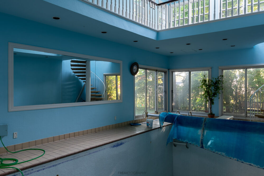 Two Million Dollar Squatters Abandoned Mansion | FREAKTOGRAPHY