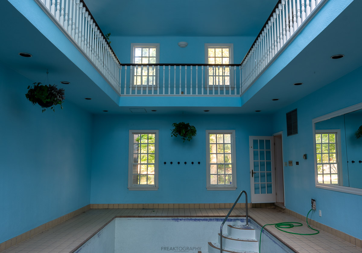 Two Million Dollar Squatters Abandoned Mansion | FREAKTOGRAPHY