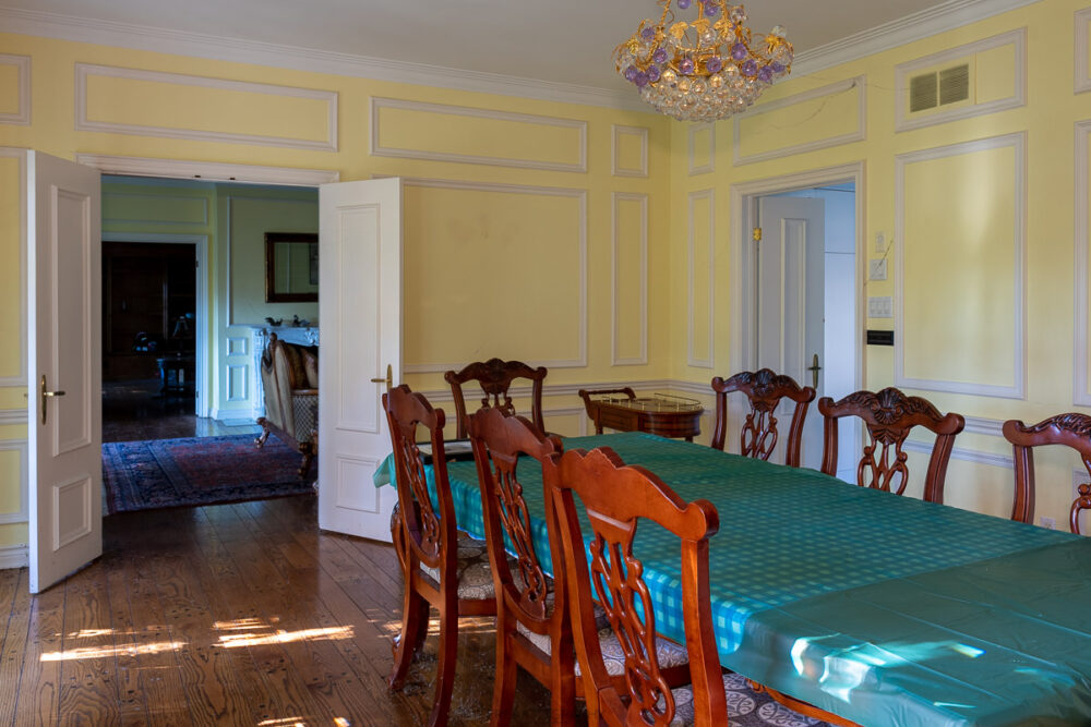 Two Million Dollar Squatters Abandoned Mansion | FREAKTOGRAPHY