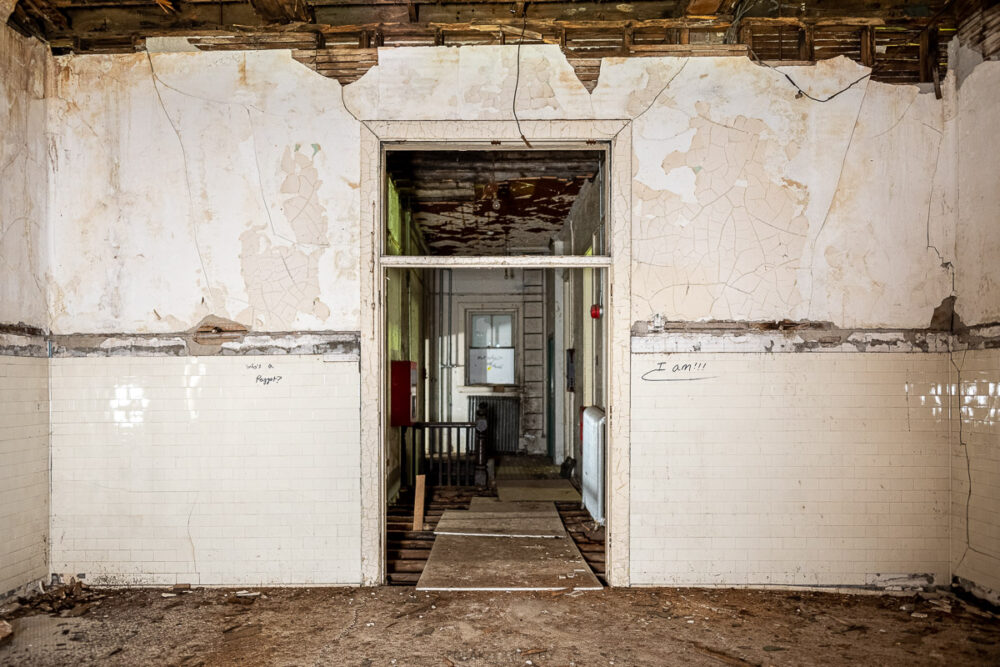 Exploring the Abandoned London Asylum for the Insane