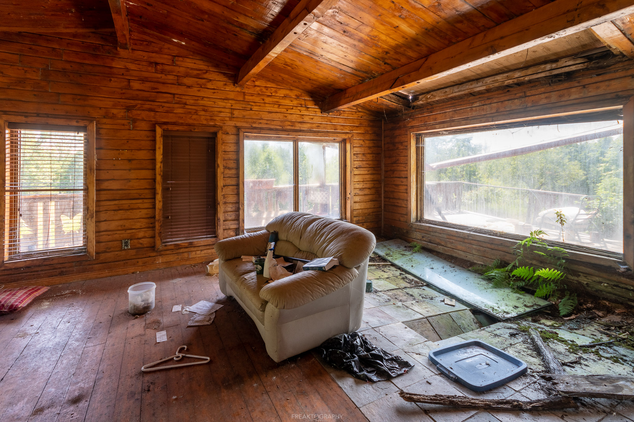 Strange Abandoned Ranch House | FREAKTOGRAPHY