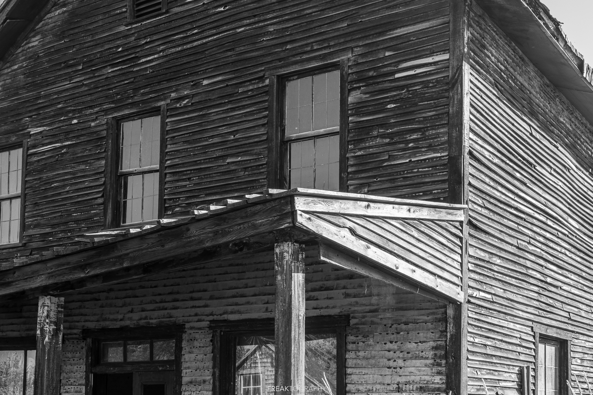 Exploring An Old Abandoned Ghost Town