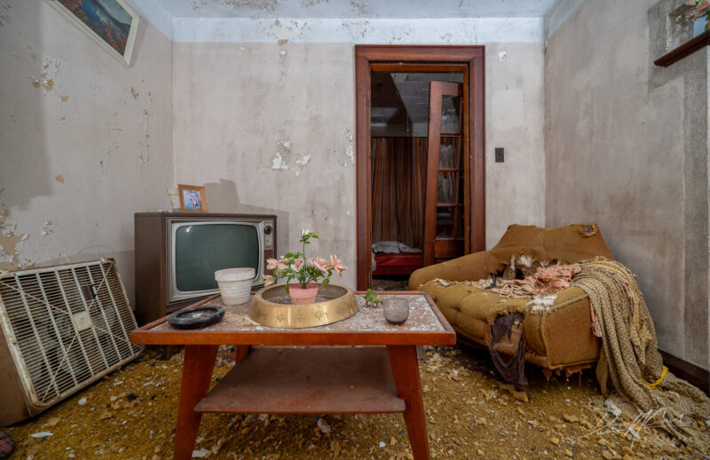TIME HAS STOOD STILL in This Untouched Abandoned House