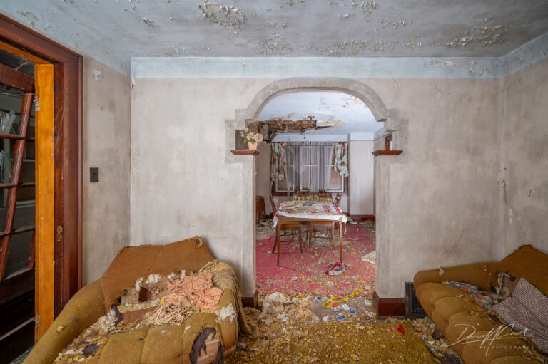 TIME HAS STOOD STILL in This Untouched Abandoned House